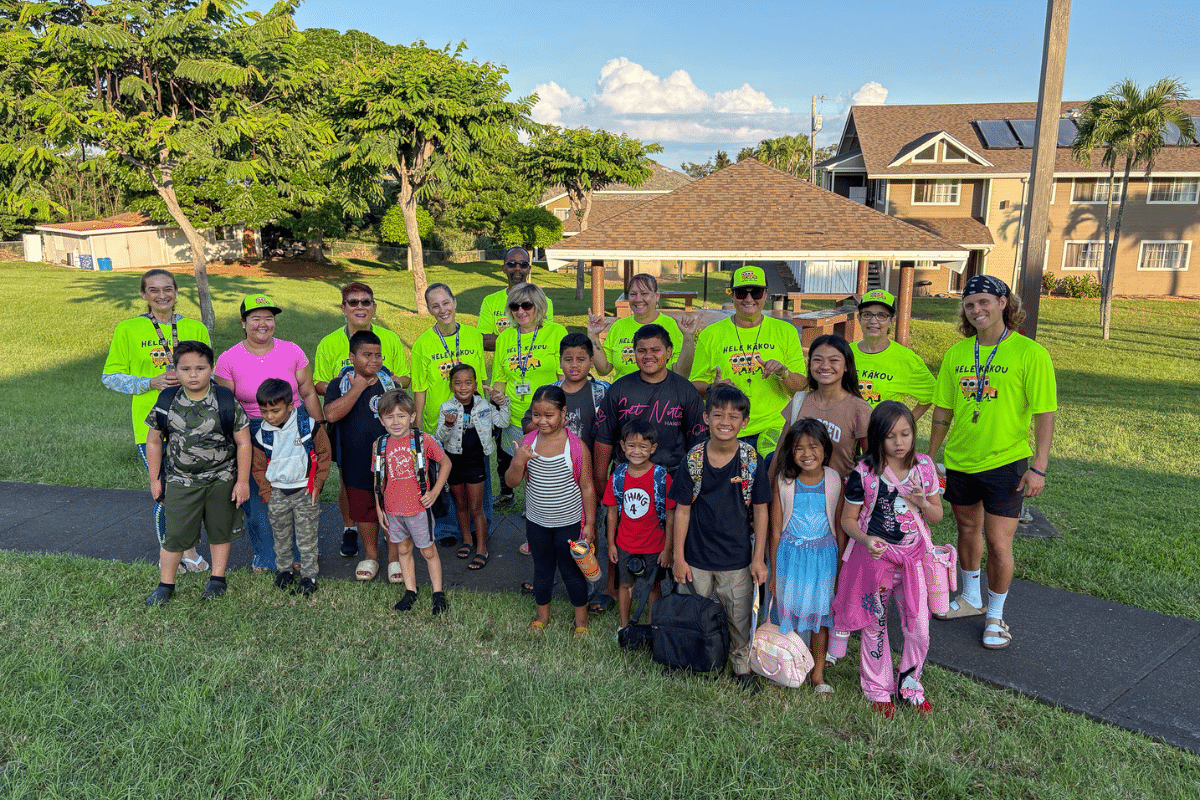 Kealakehe walking school bus sets keiki on a path to success | Partners ...